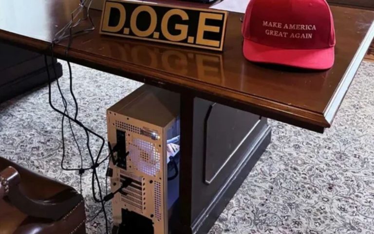 Foto PC Gaming Elon Musk di Gedung Putih Picu Perdebatan, Gunakan RTX ...